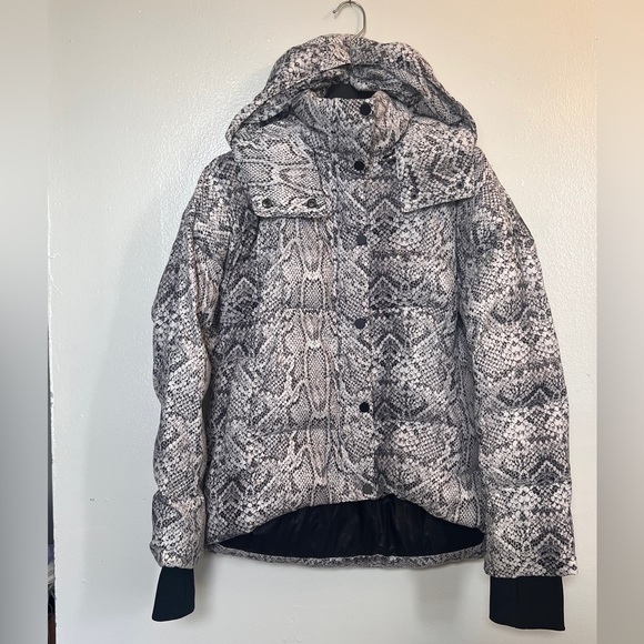 Varley | Jackets & Coats | Varley Highlight Naked Puffy Coat | Poshmark